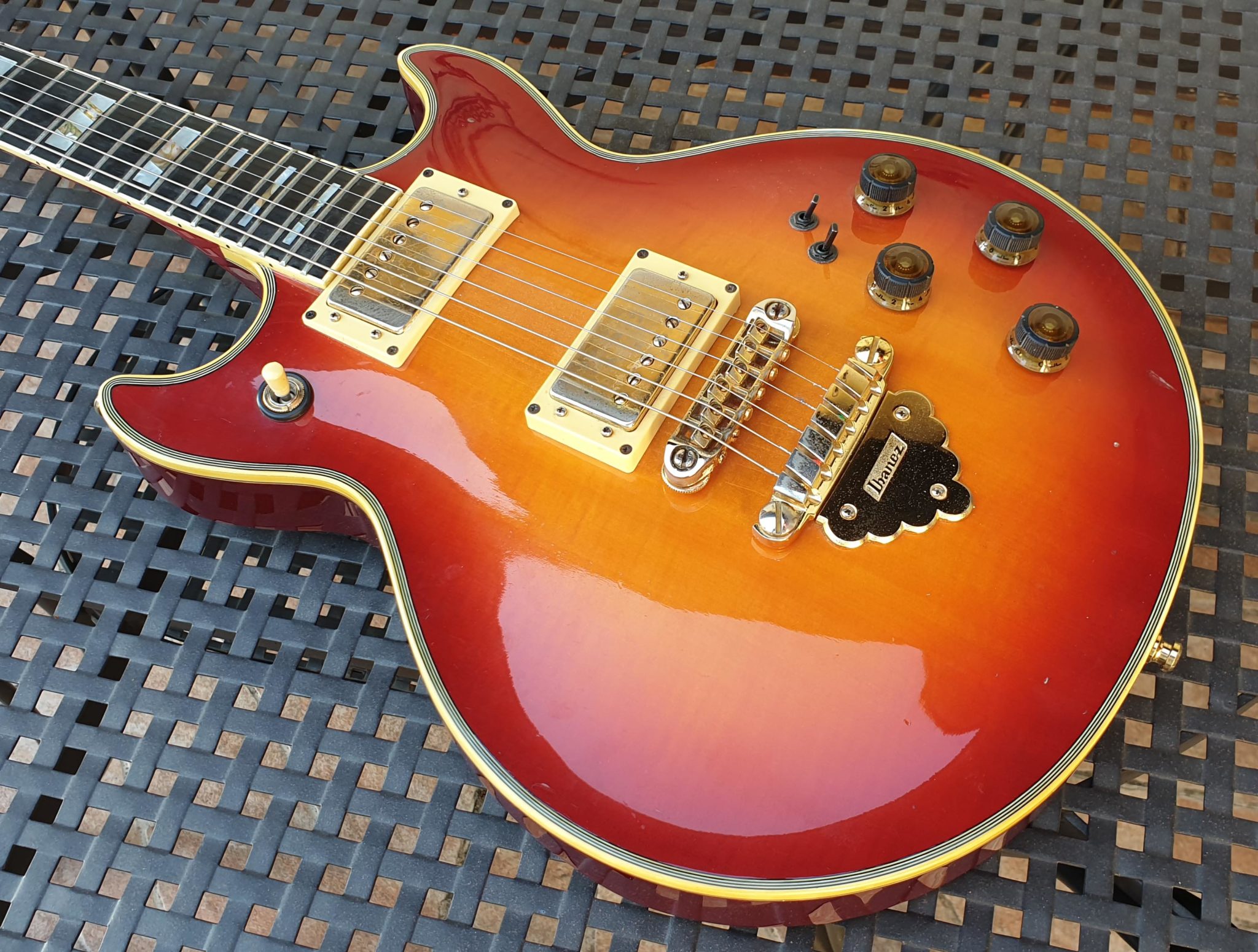 AR-300 – Ibanez Vintage Guitars